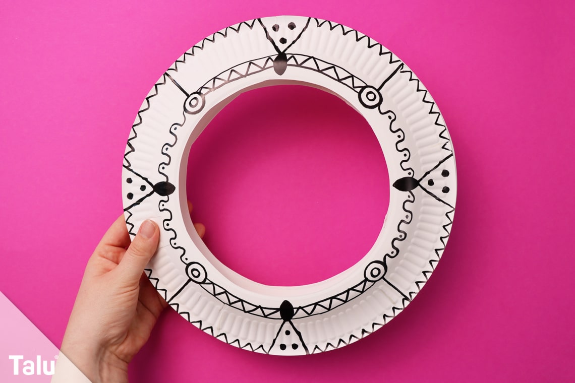 Frisbee basteln aus Papptellern | Sommer DIY Idee - Talu.de